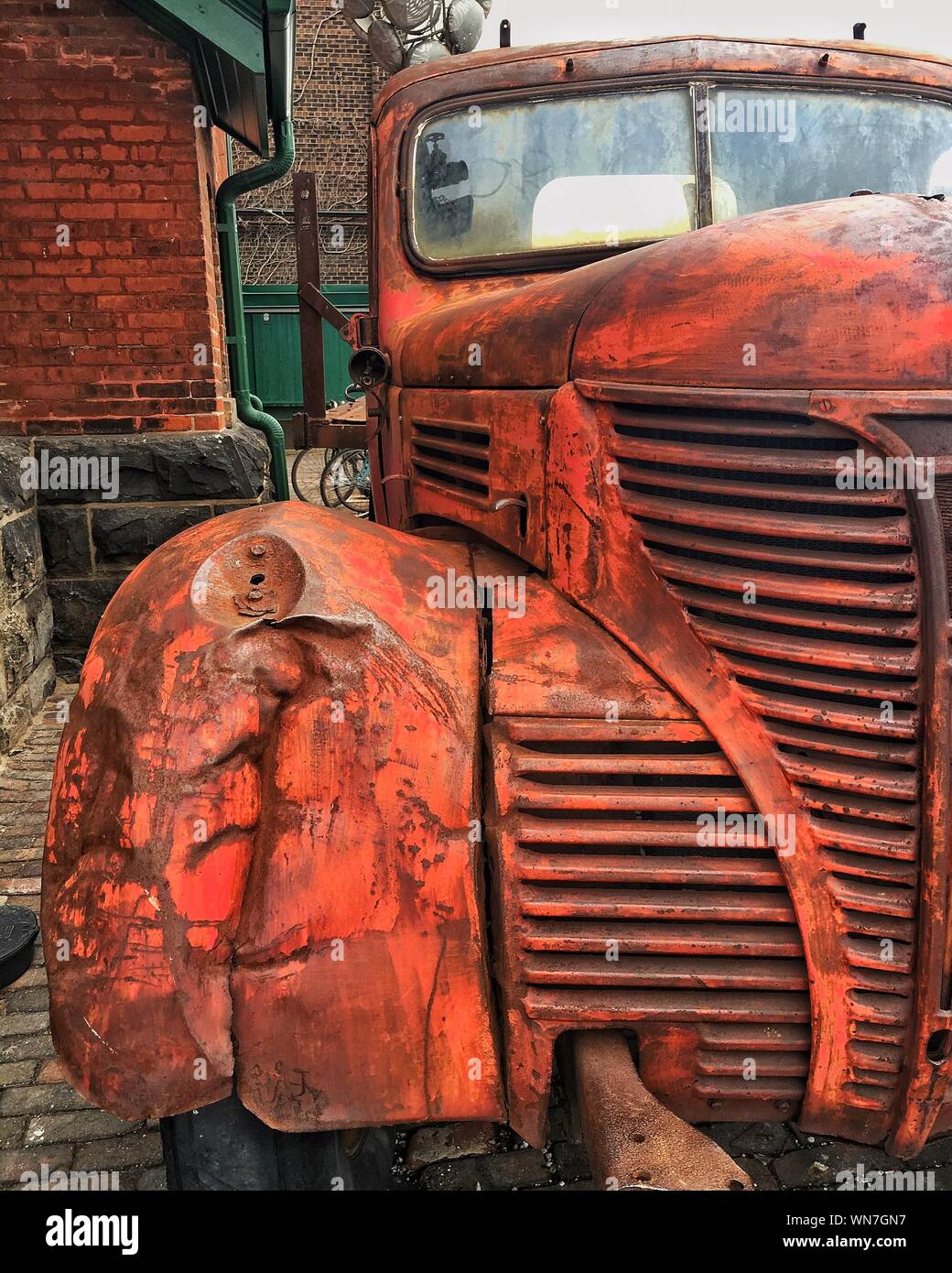 Run down tractor hi-res stock photography and images - Alamy