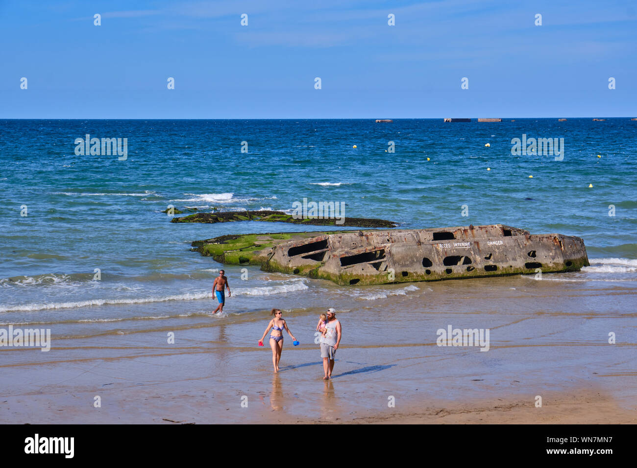 Mulberry harbour 1944 hi-res stock photography and images - Alamy