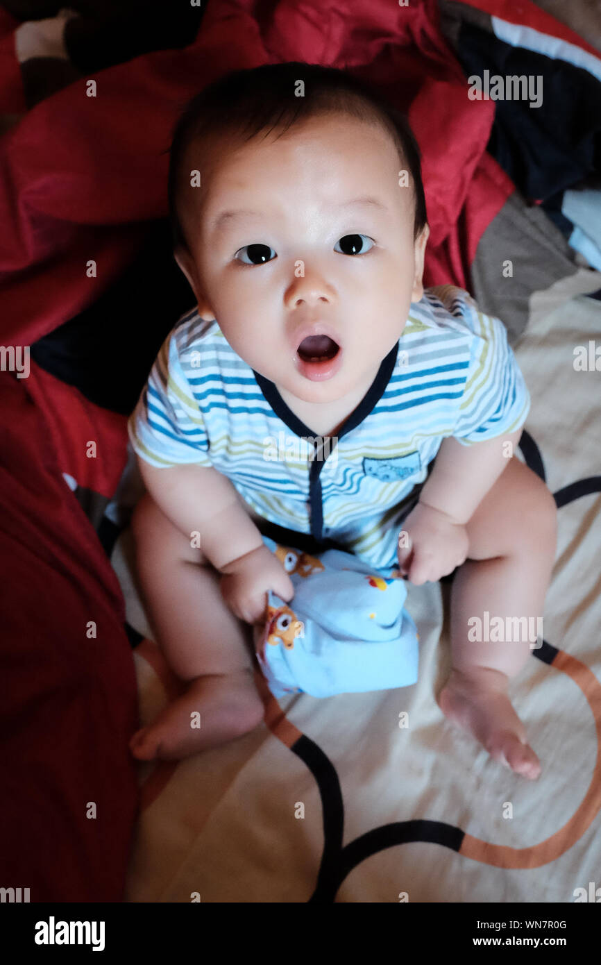 Baby looking at the camera hi-res stock photography and images - Alamy