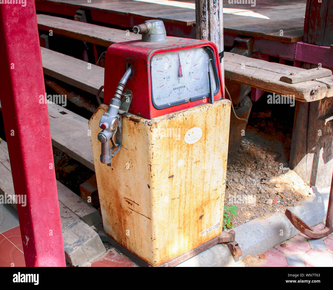 Old gas meter hi-res stock photography and images - Alamy