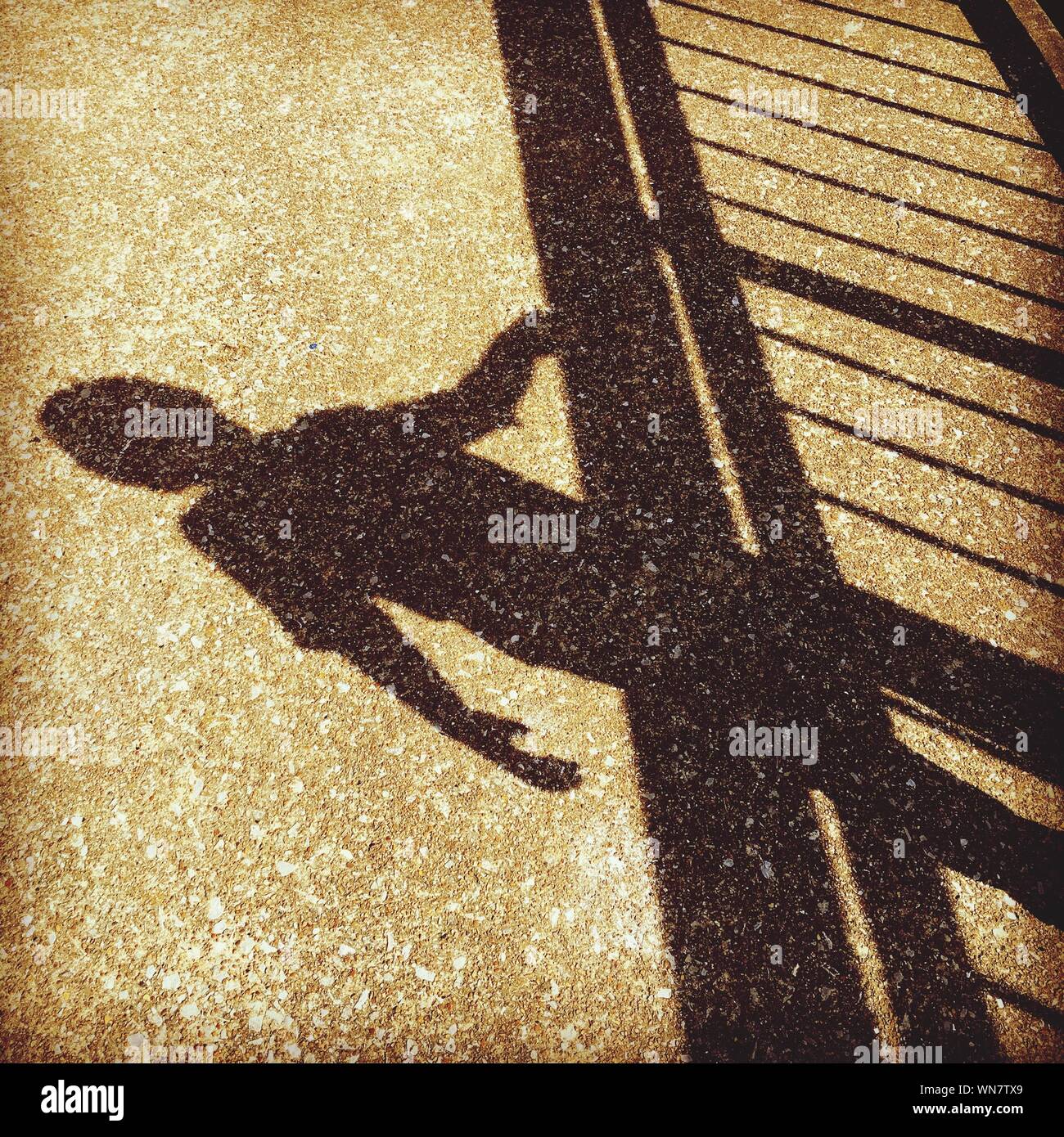 Falling to ground hi-res stock photography and images - Alamy