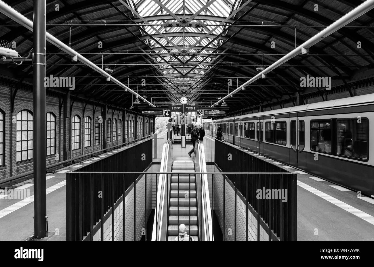 Train arrival hi-res stock photography and images - Alamy