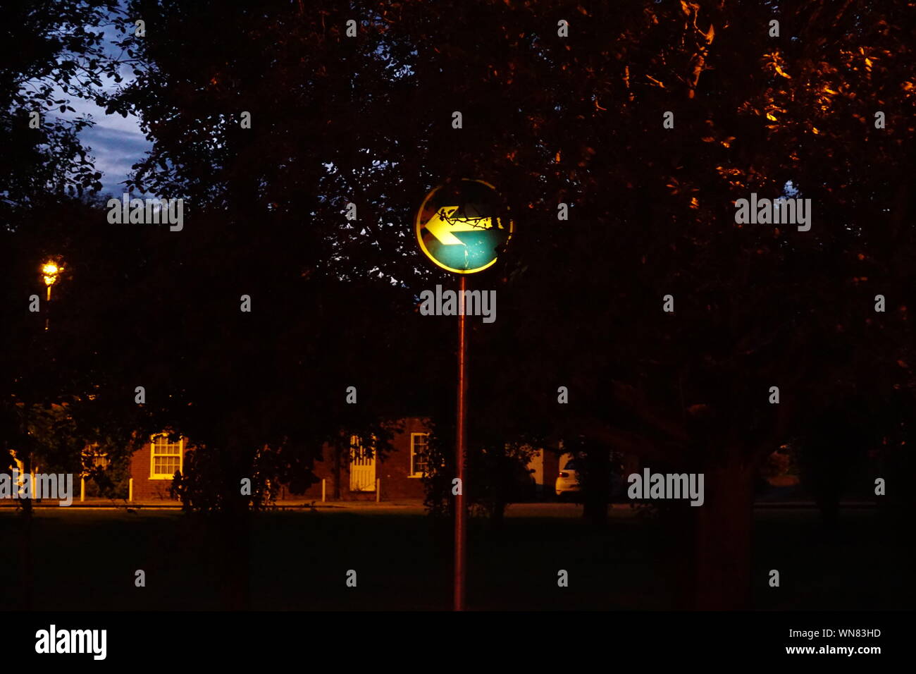 Exterior arrow sign hi-res stock photography and images - Alamy