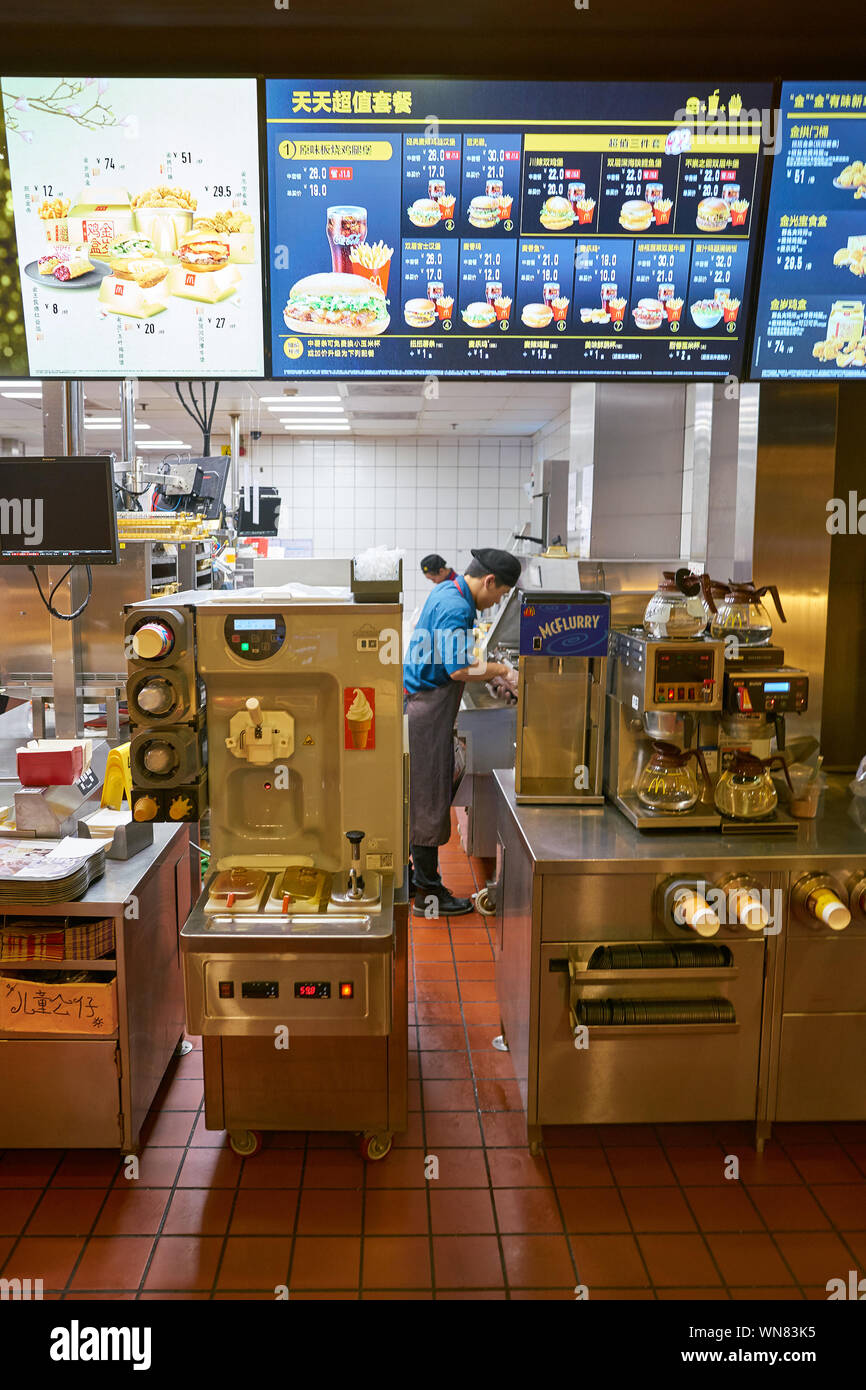 Mcdonalds kitchen hi-res stock photography and images - Alamy