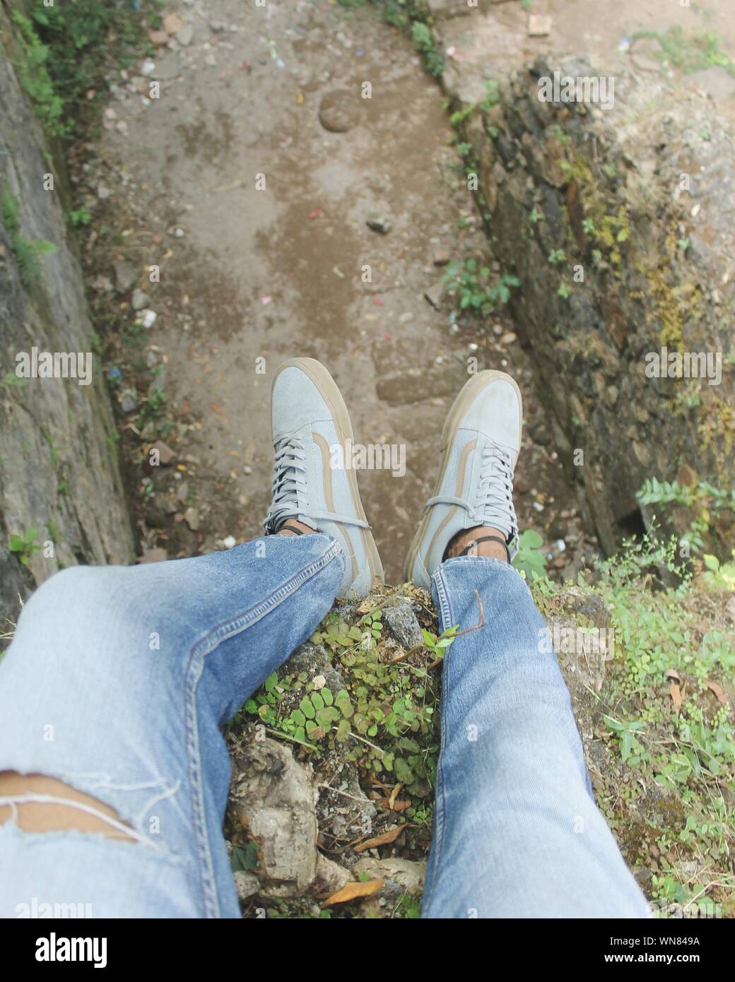 Man sitting on ground hi-res stock photography and images - Alamy
