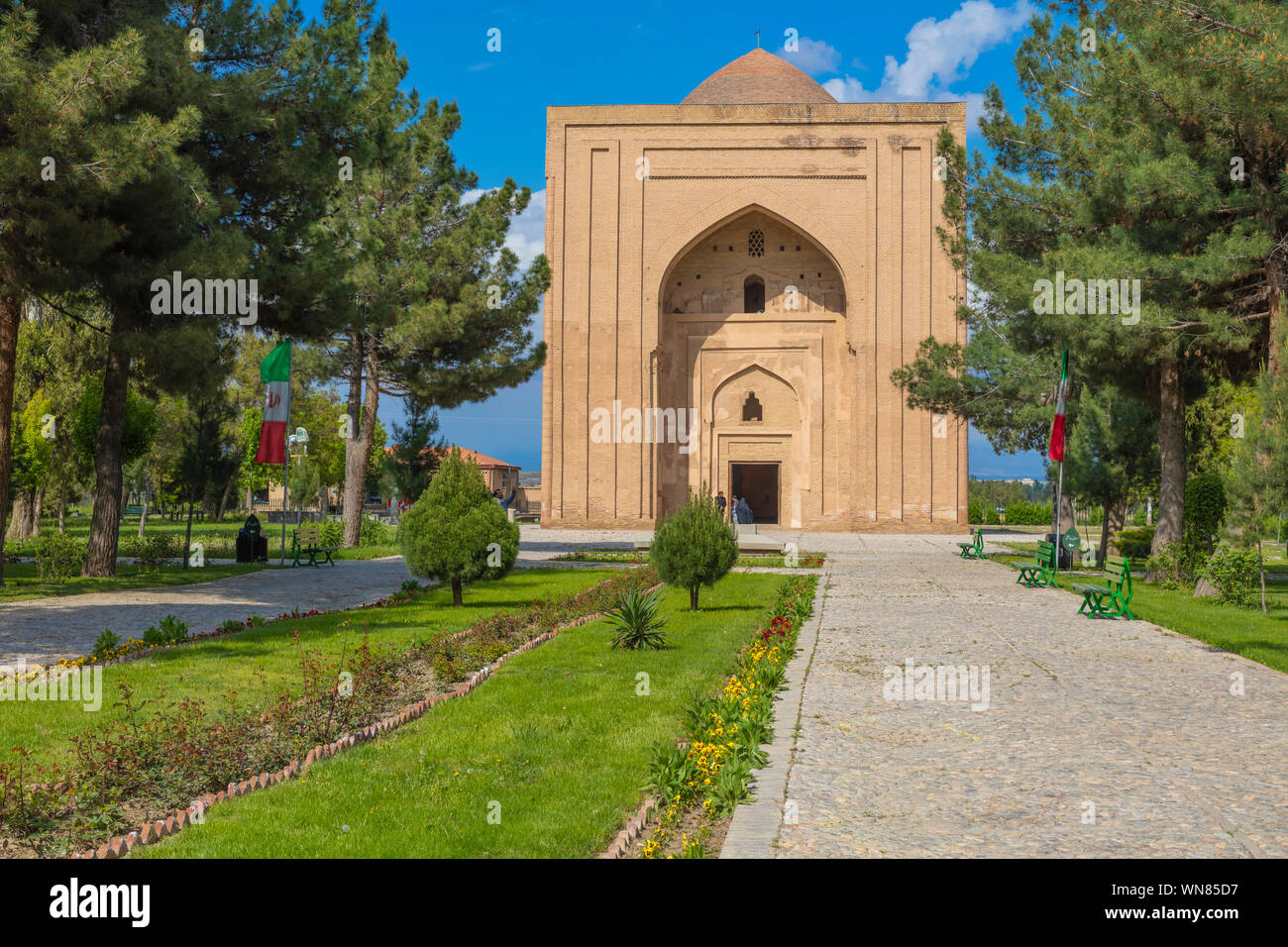 Building road 14th century hi-res stock photography and images - Alamy