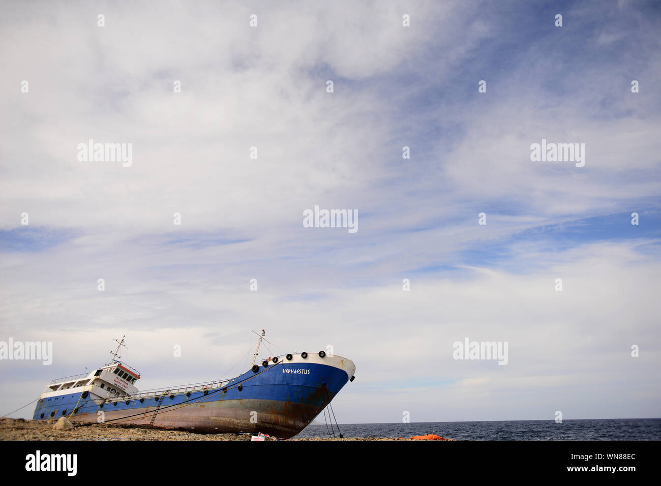 Present ship hi-res stock photography and images - Alamy