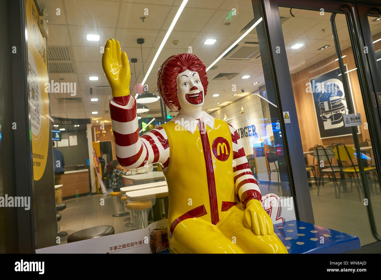 Mcdonalds clown hi-res stock photography and images - Alamy