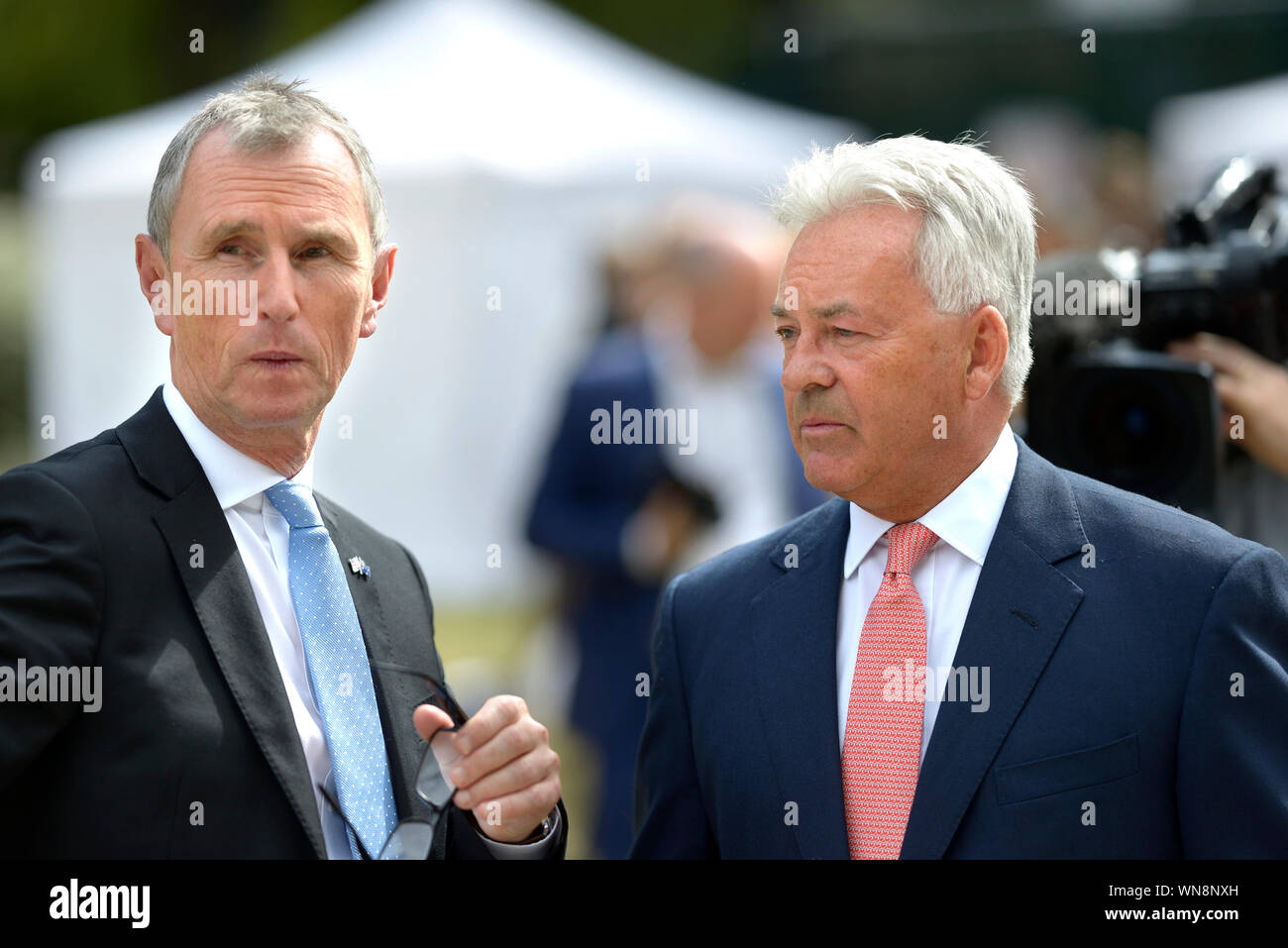 Nigel Evans MP (Con: Ribble Valley) talking to Sir Alan Duncan (Con ...