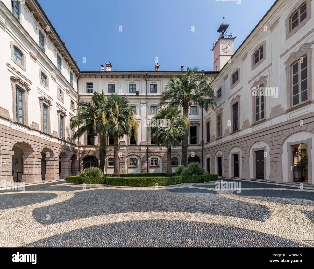 Garden baroque palazzo borromeo hi-res stock photography and images - Alamy