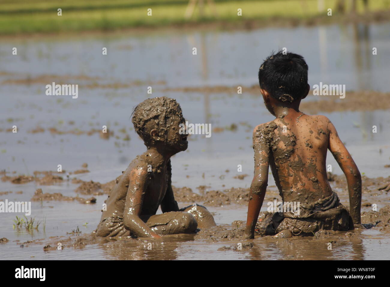 Boys In Mud Stock Photos & Boys In Mud Stock Images - Alamy