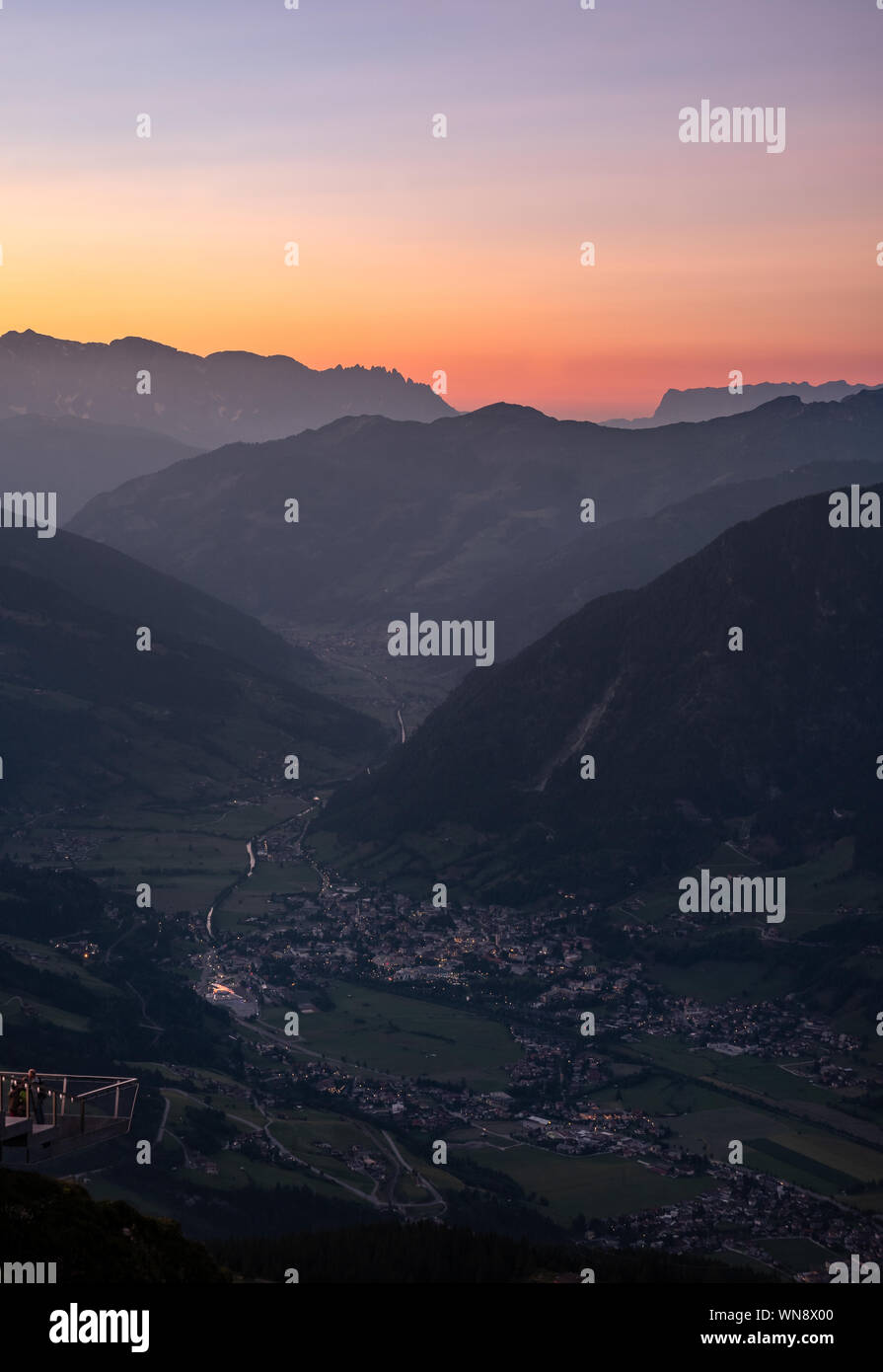 Panoramic mountain sunset landscape hi-res stock photography and images ...