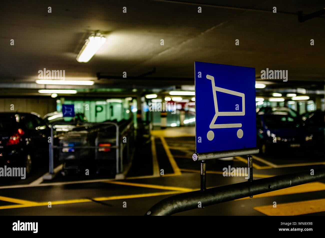 Cart sign hi-res stock photography and images - Alamy