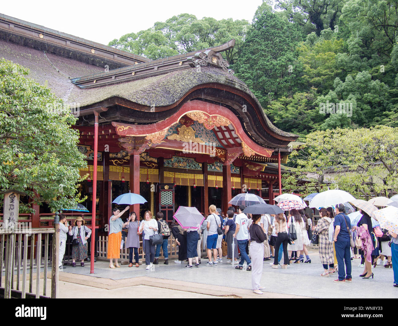 People waiting to pray to Tenjin, the Heavenly God, at the main shrine ...