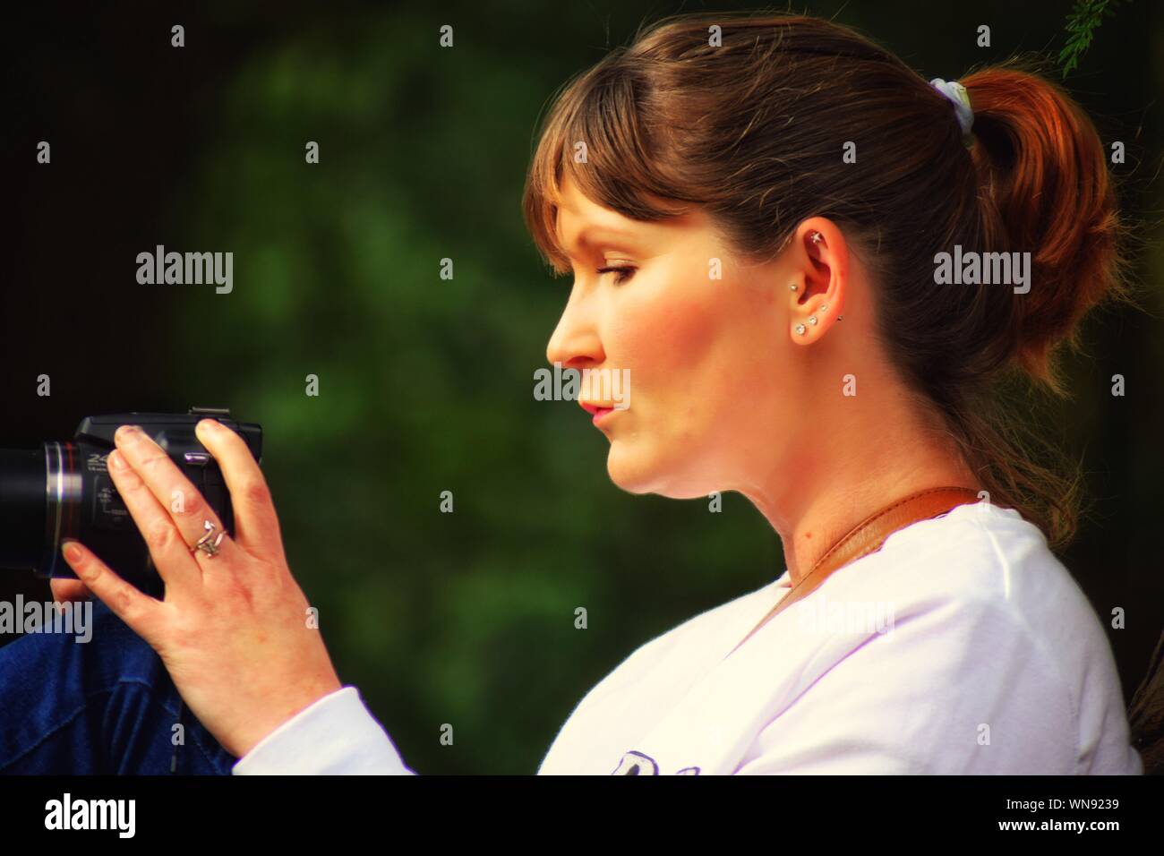 Dslr camera side view hi-res stock photography and images - Alamy