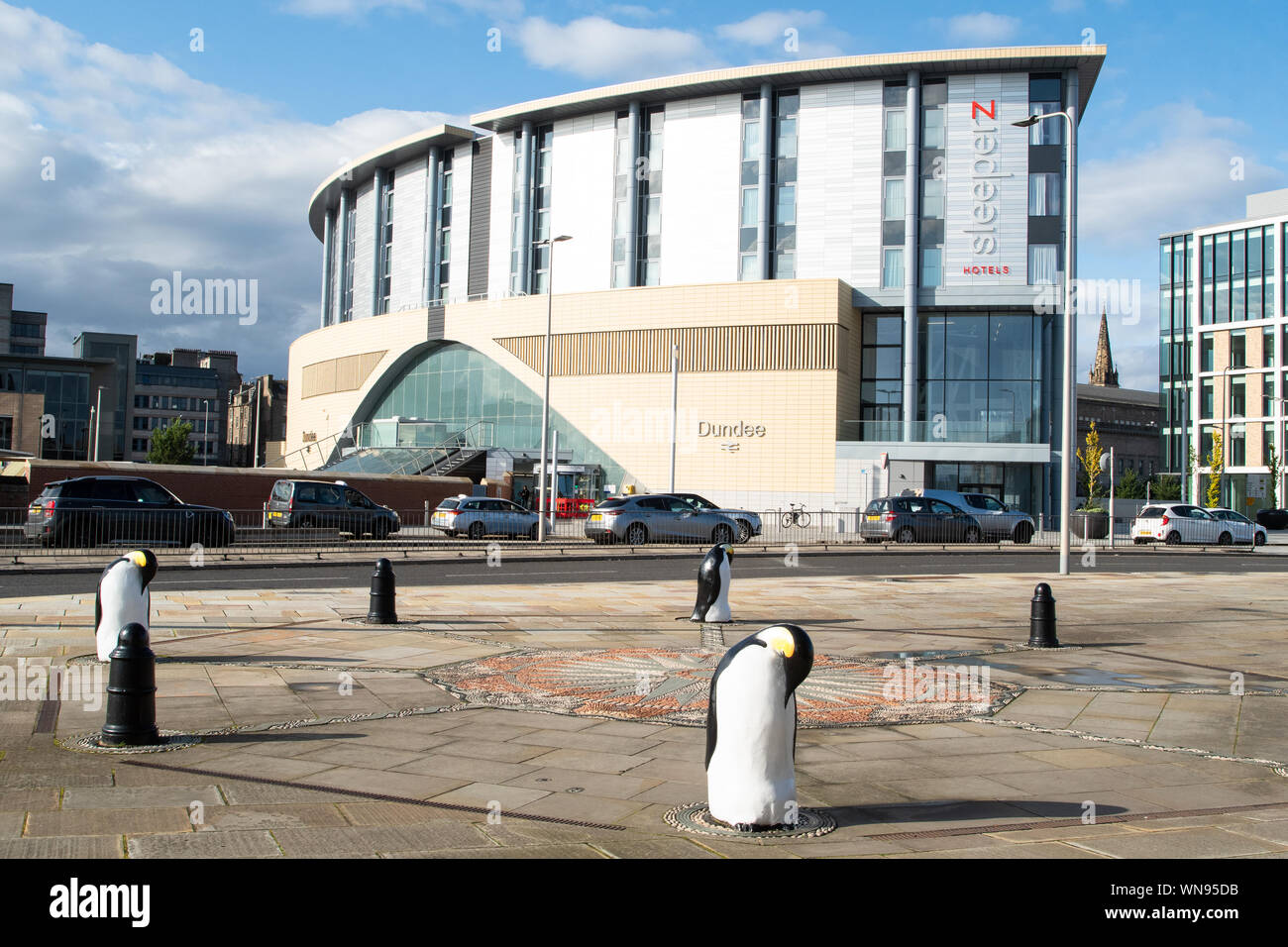 Dundee railway station hi-res stock photography and images - Alamy