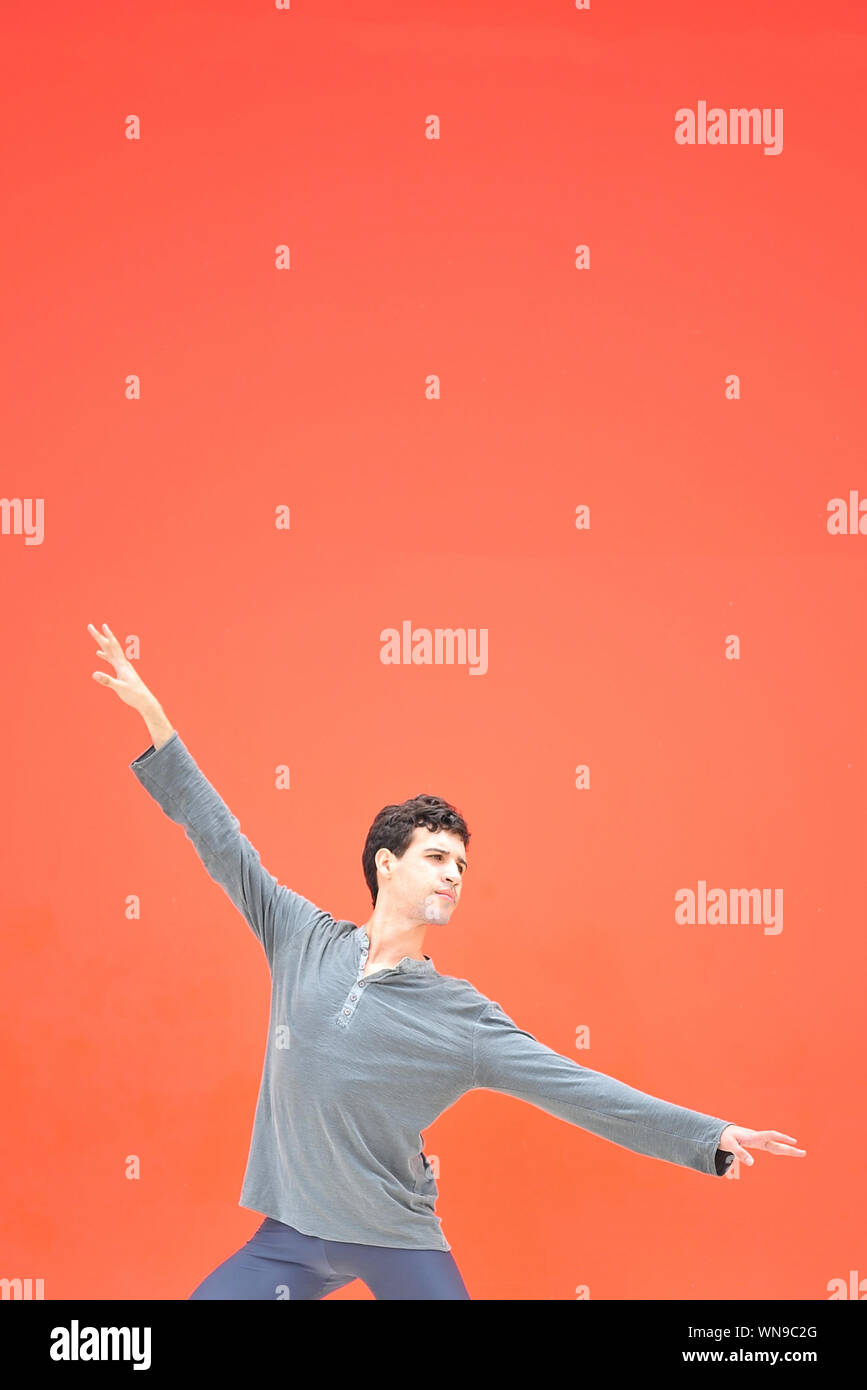 Dancing man hi-res stock photography and images - Alamy