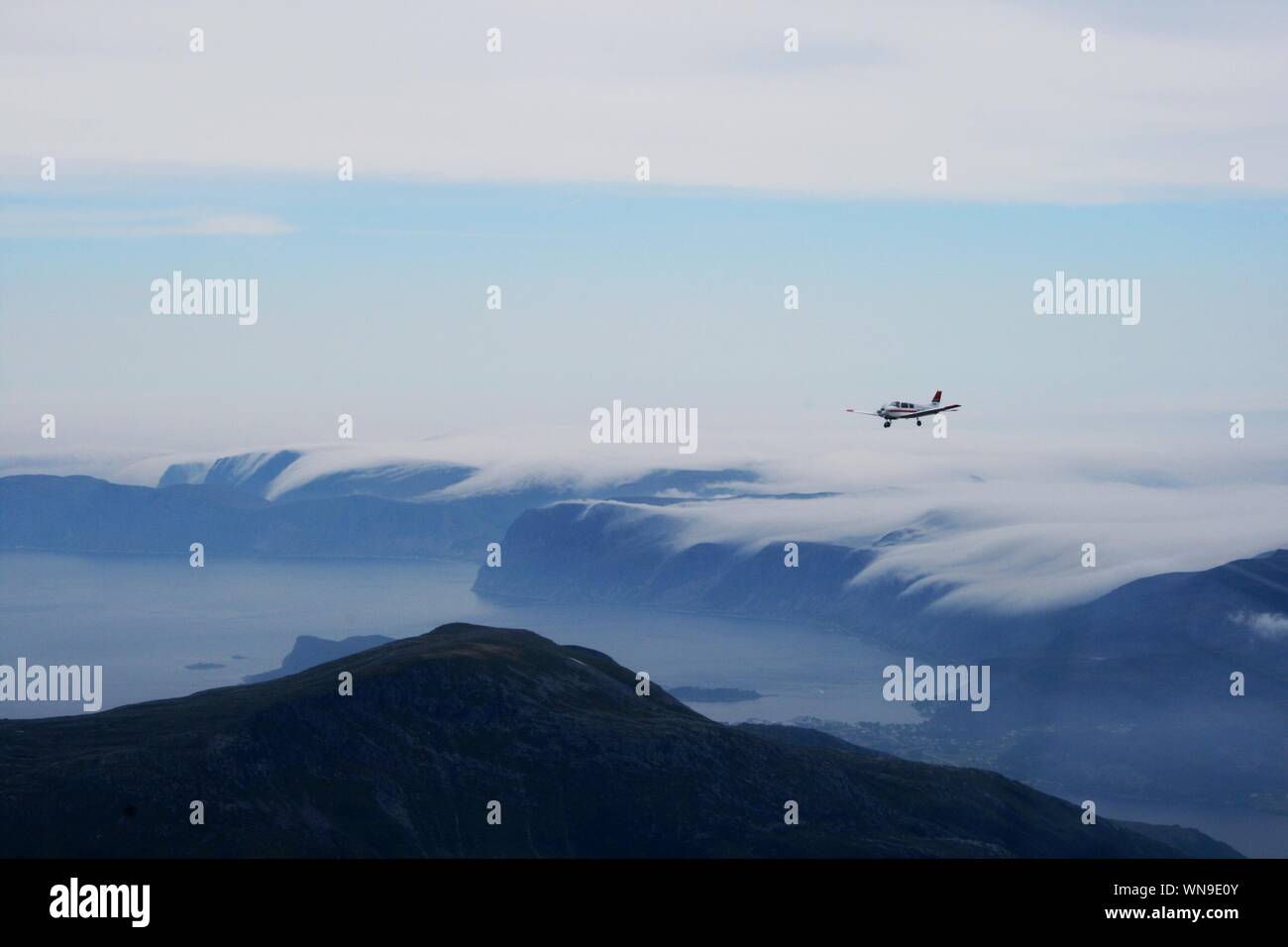 Helicopter flying over mountains hi-res stock photography and images ...