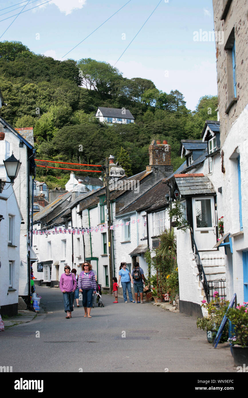 Quaint and picturesque Lansallos Street, Polperro, Cornwall, England ...