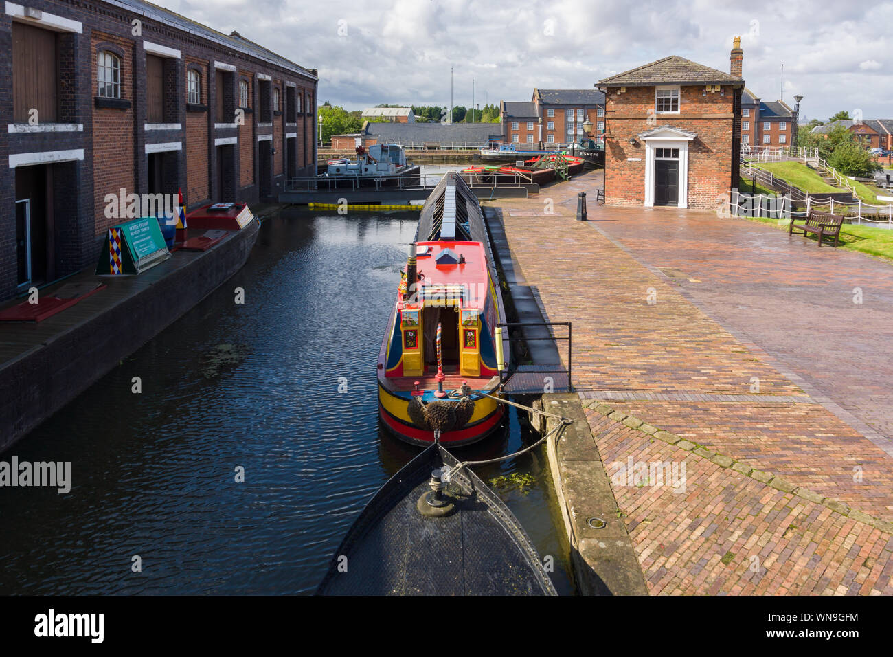 Manchester ship canal locks hi-res stock photography and images - Alamy