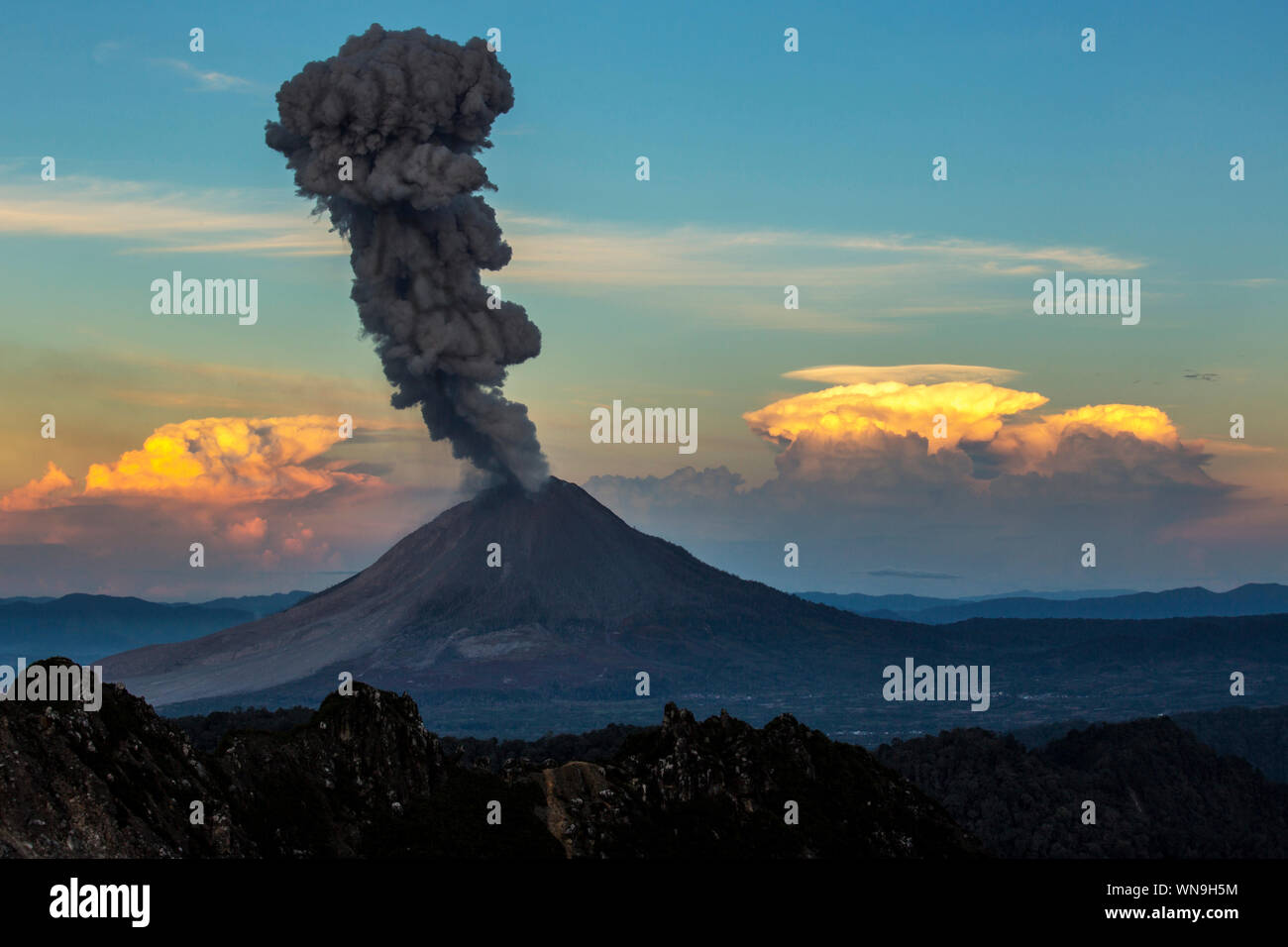 Volcano erruption Sumatra Stock Photo - Alamy