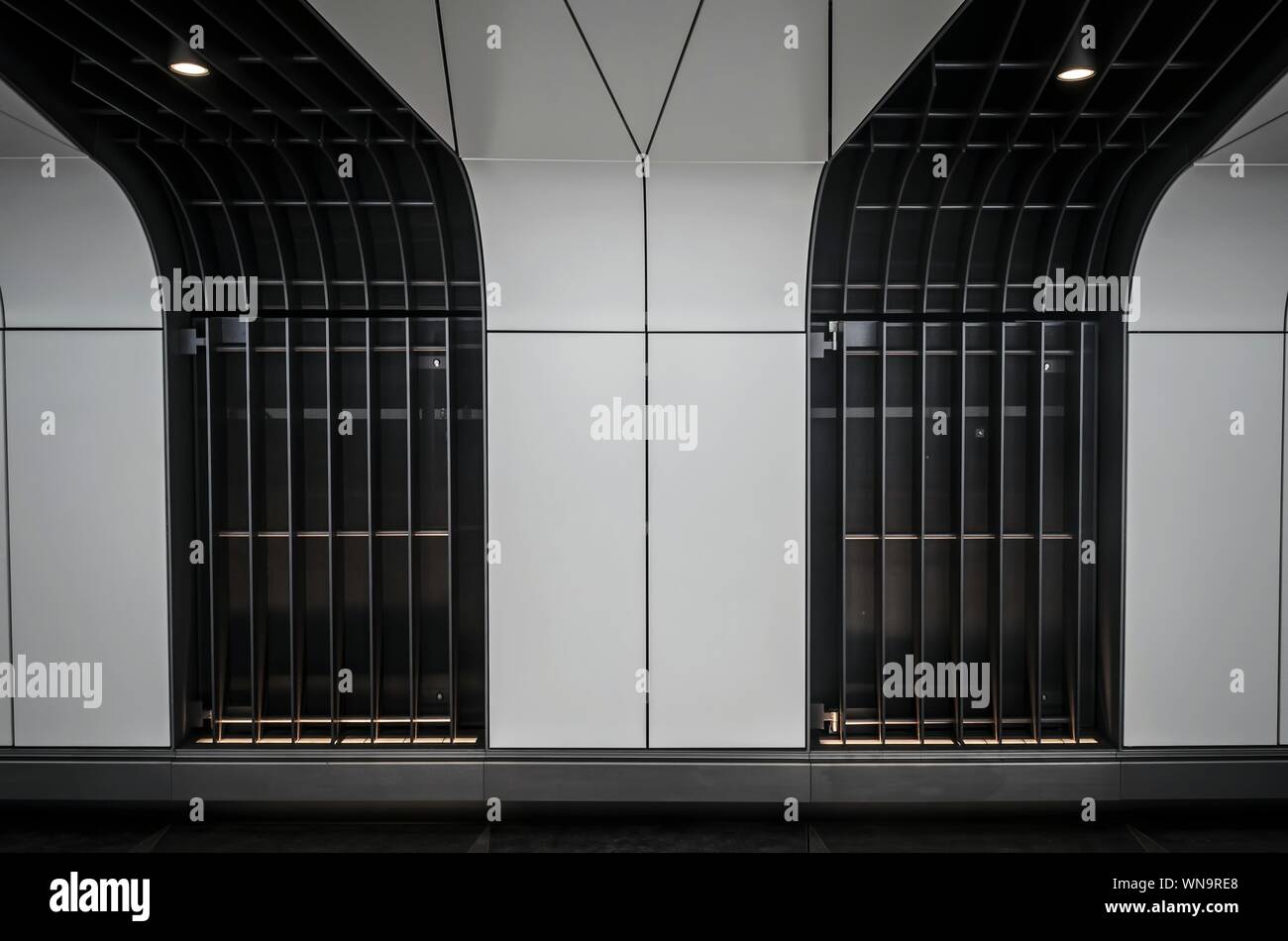 Platform wall hi-res stock photography and images - Alamy