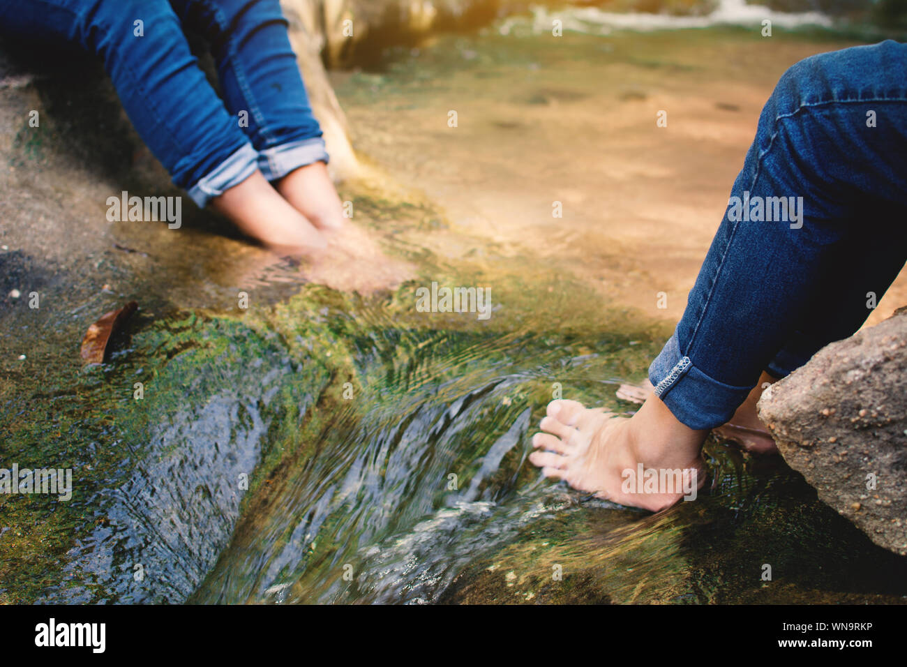 People sitting hi-res stock photography and images - Alamy