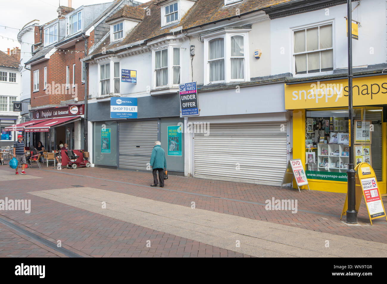 Closed shops to let in Ashford, Kent Stock Photo - Alamy