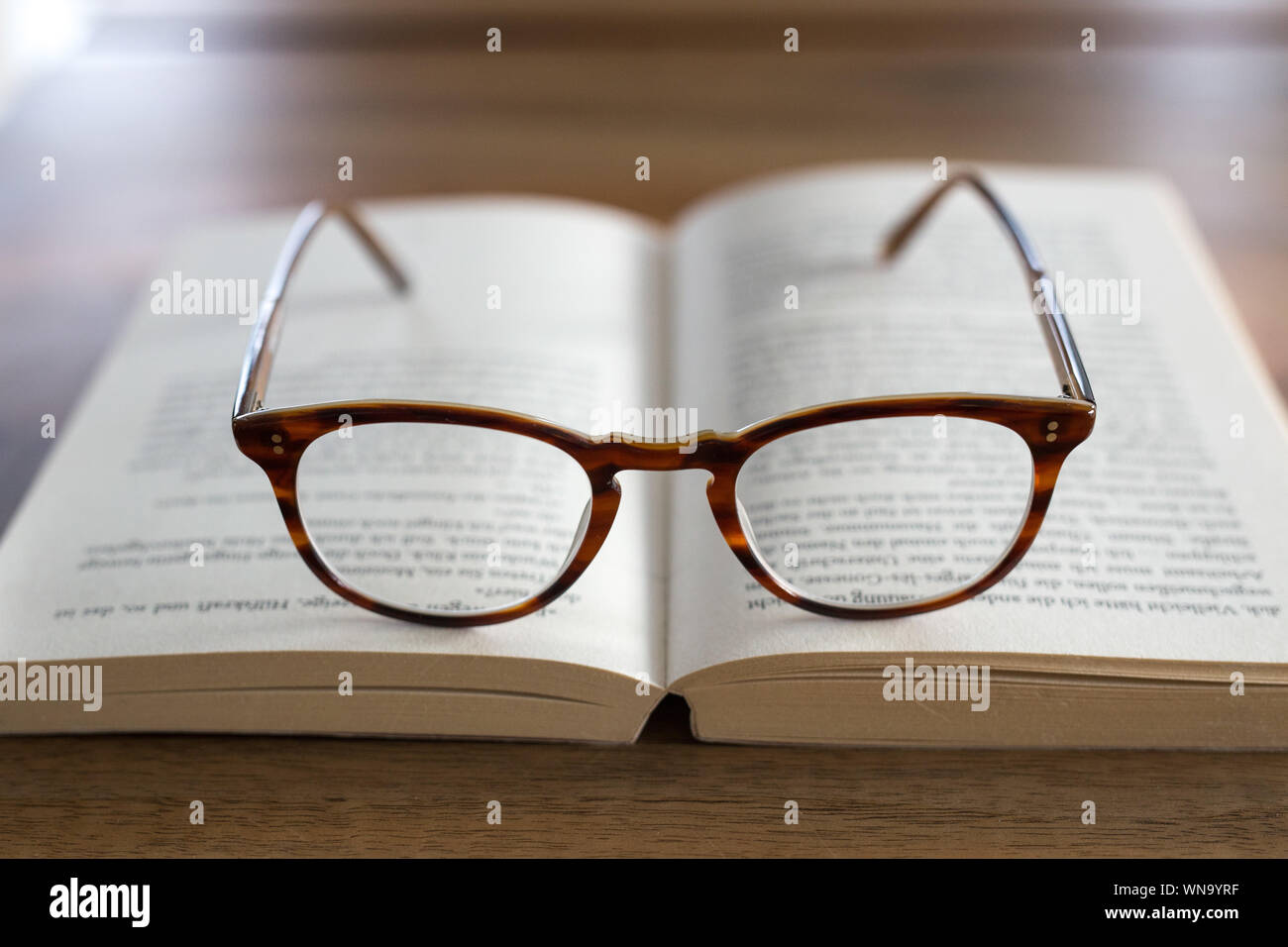 Open eyeglasses hi-res stock photography and images - Alamy