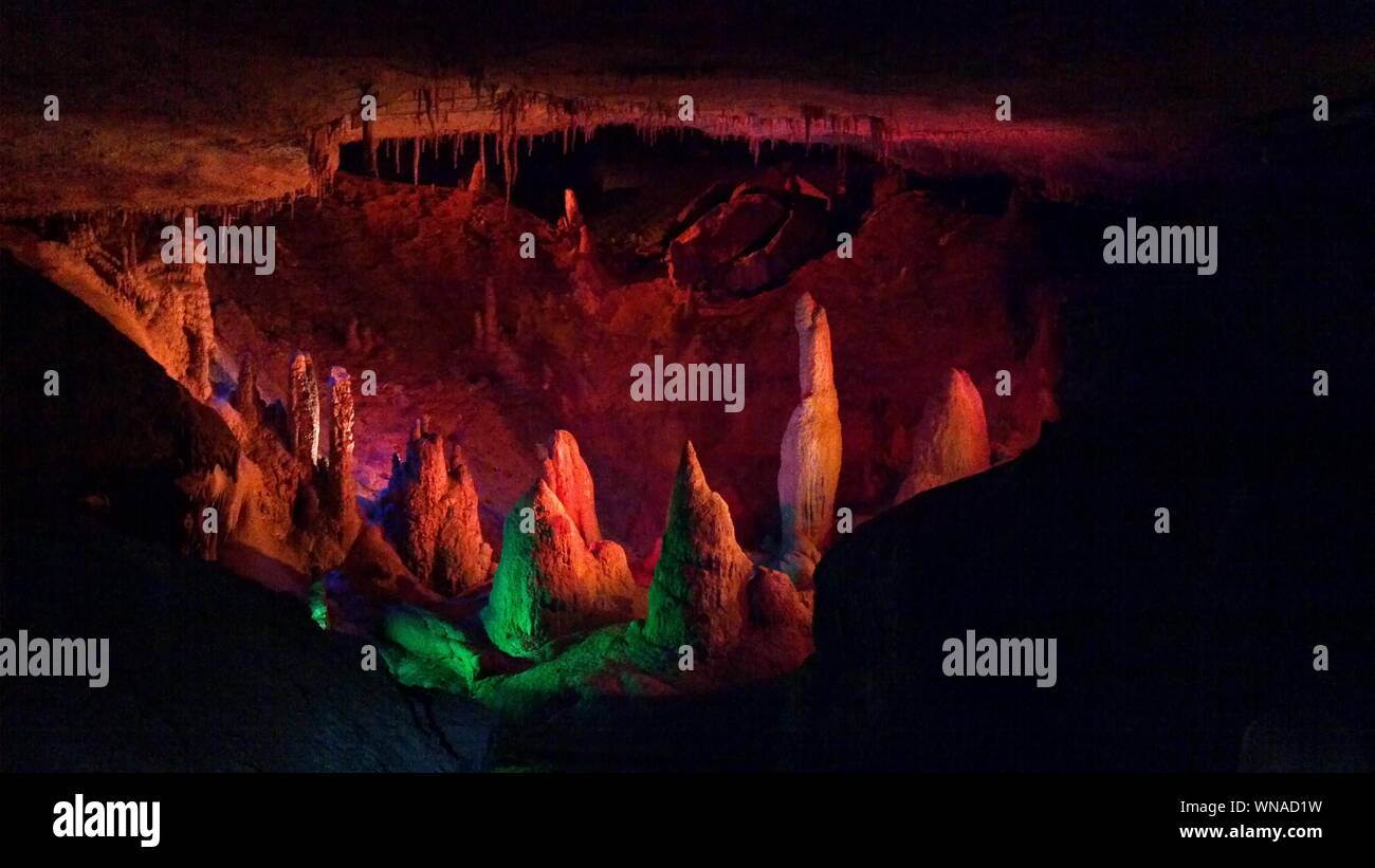 Cave drapery hi-res stock photography and images - Alamy