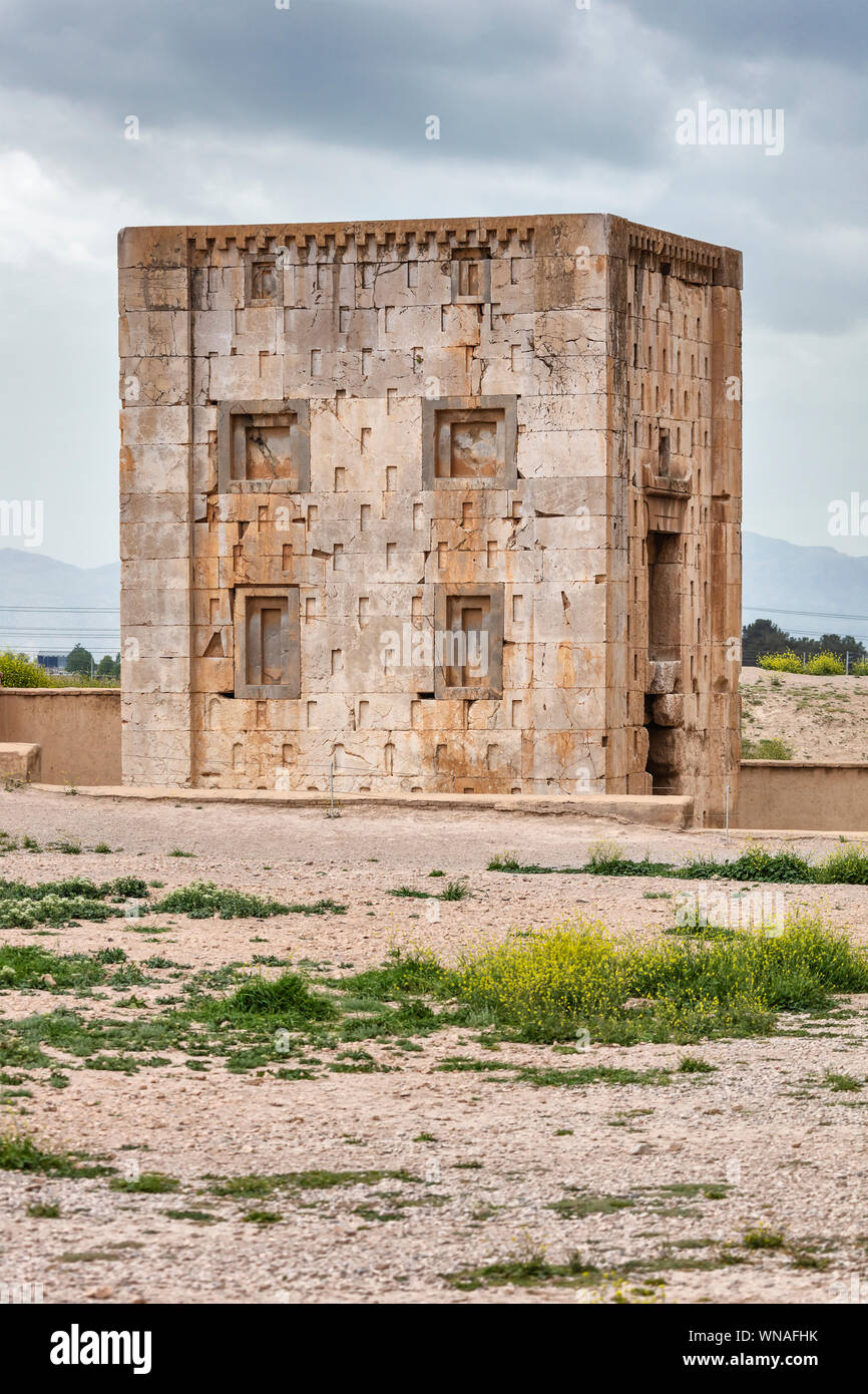 Cube zoroaster naqsh rostam hi-res stock photography and images - Alamy