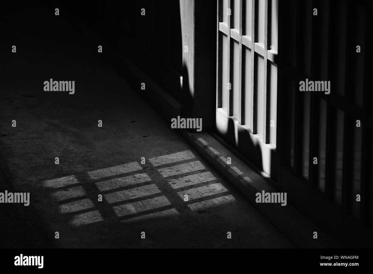 Sunlight Falling On Wall In Room Stock Photo - Alamy