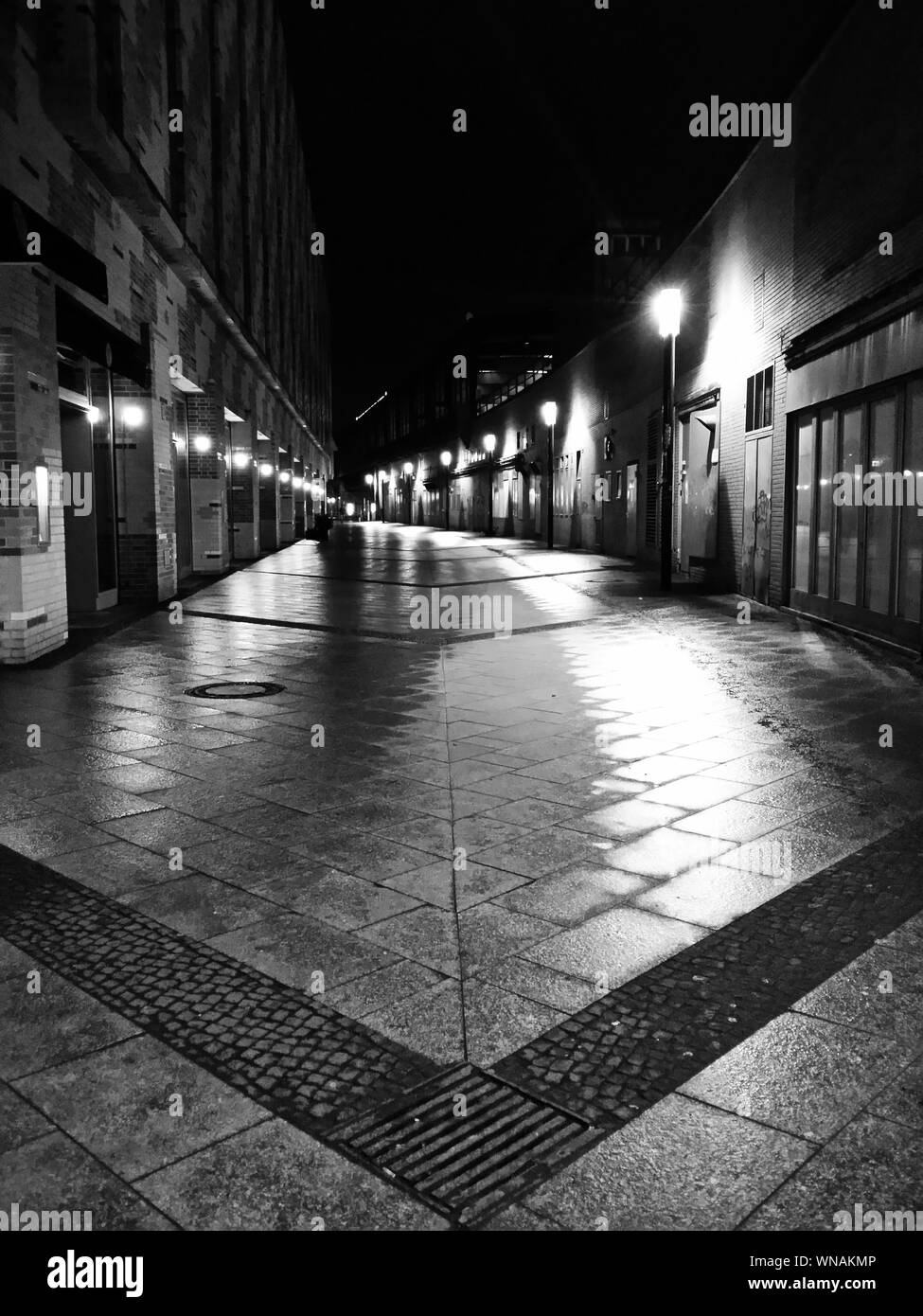 Empty city sidewalk Black and White Stock Photos & Images - Alamy
