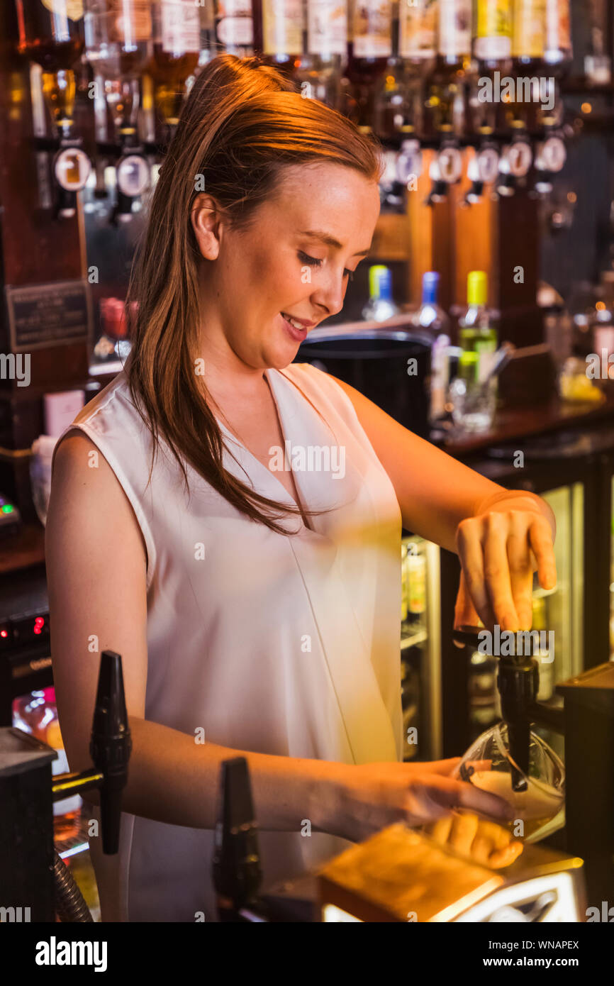 Pretty barmaid hi-res stock photography and images - Alamy