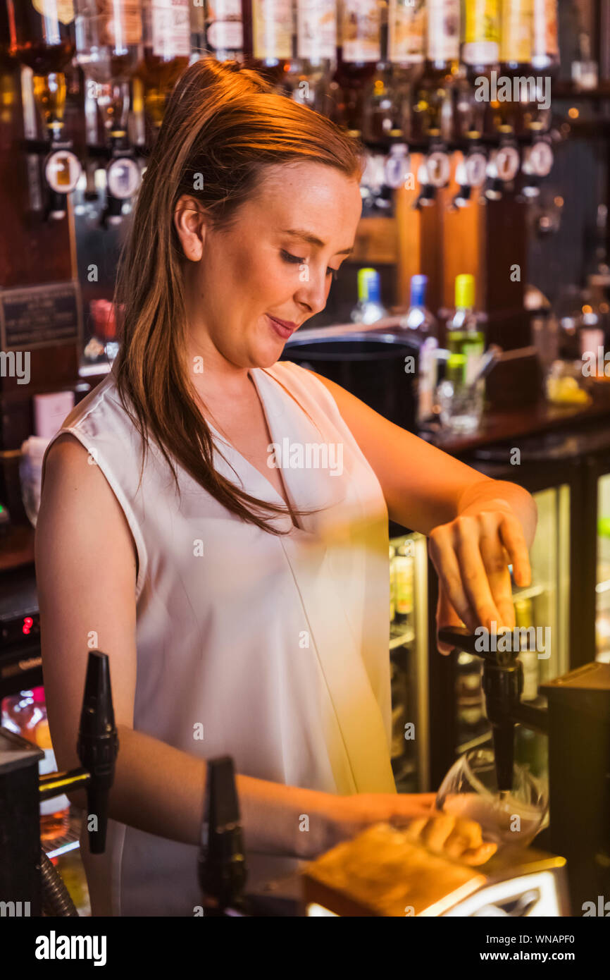 Pubs sam smiths hi-res stock photography and images - Alamy