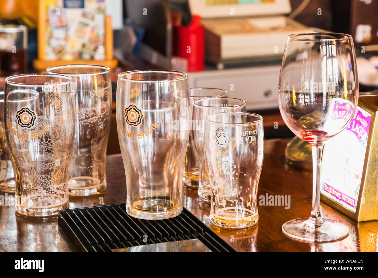 Sam smiths pub bar hi-res stock photography and images - Alamy