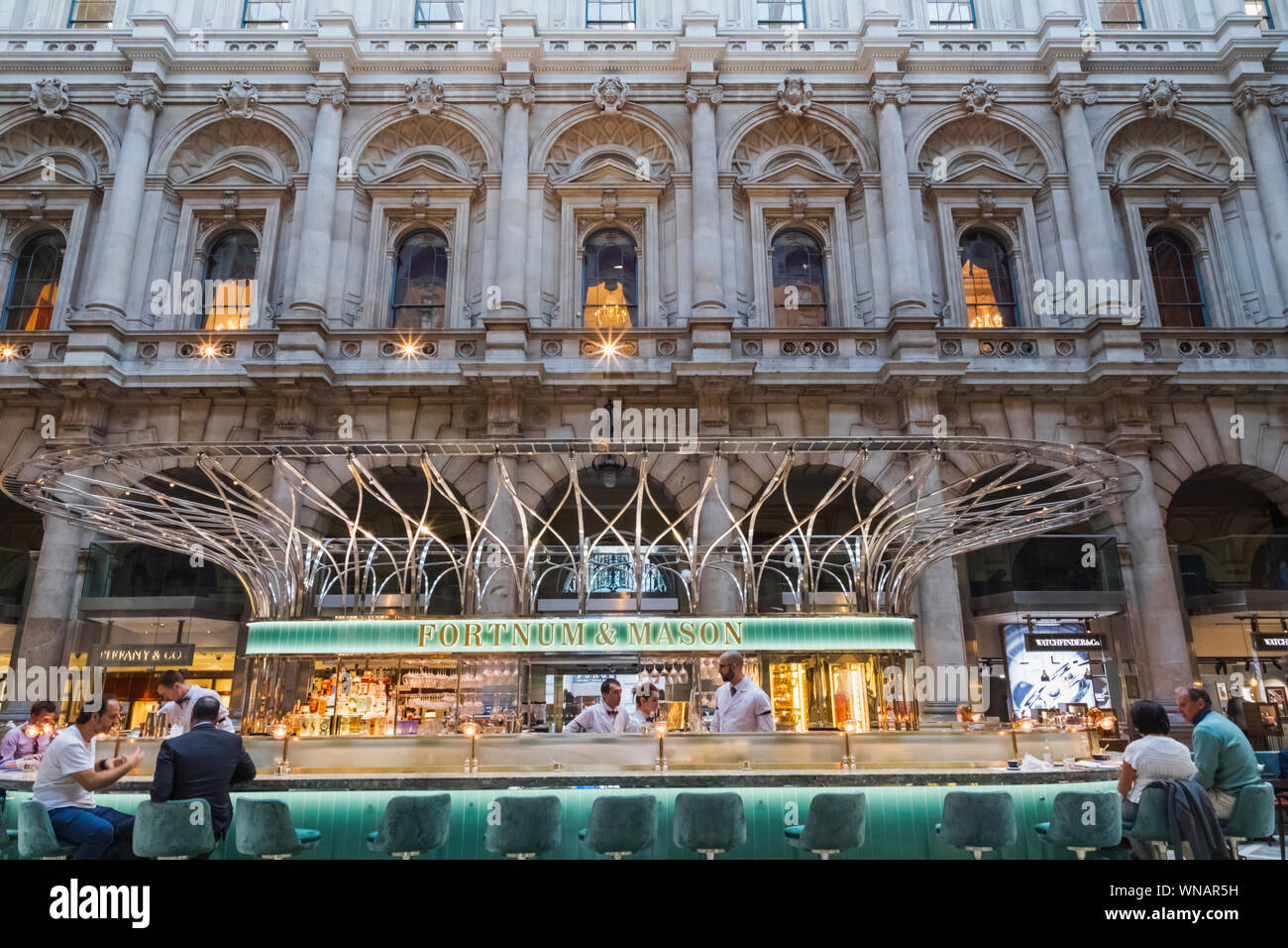 London royal exchange inside hi-res stock photography and images - Alamy