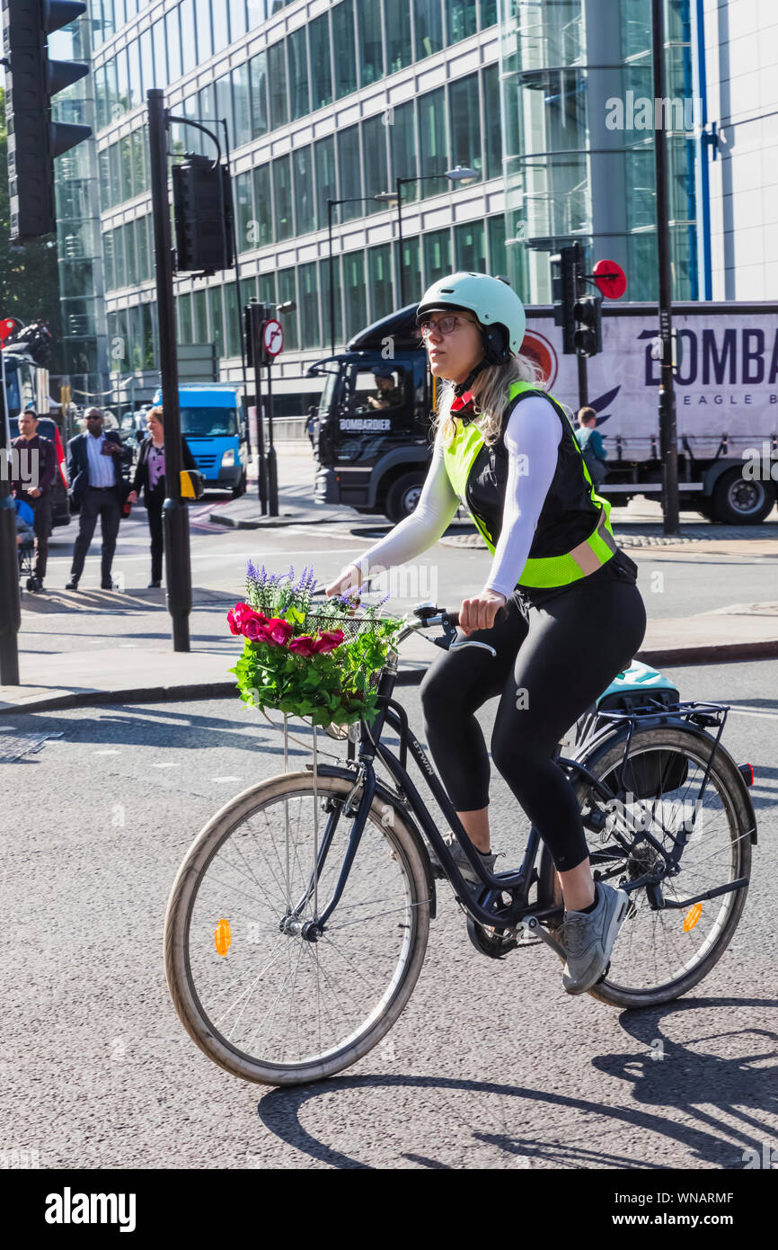 Female british cyclists hi-res stock photography and images - Alamy