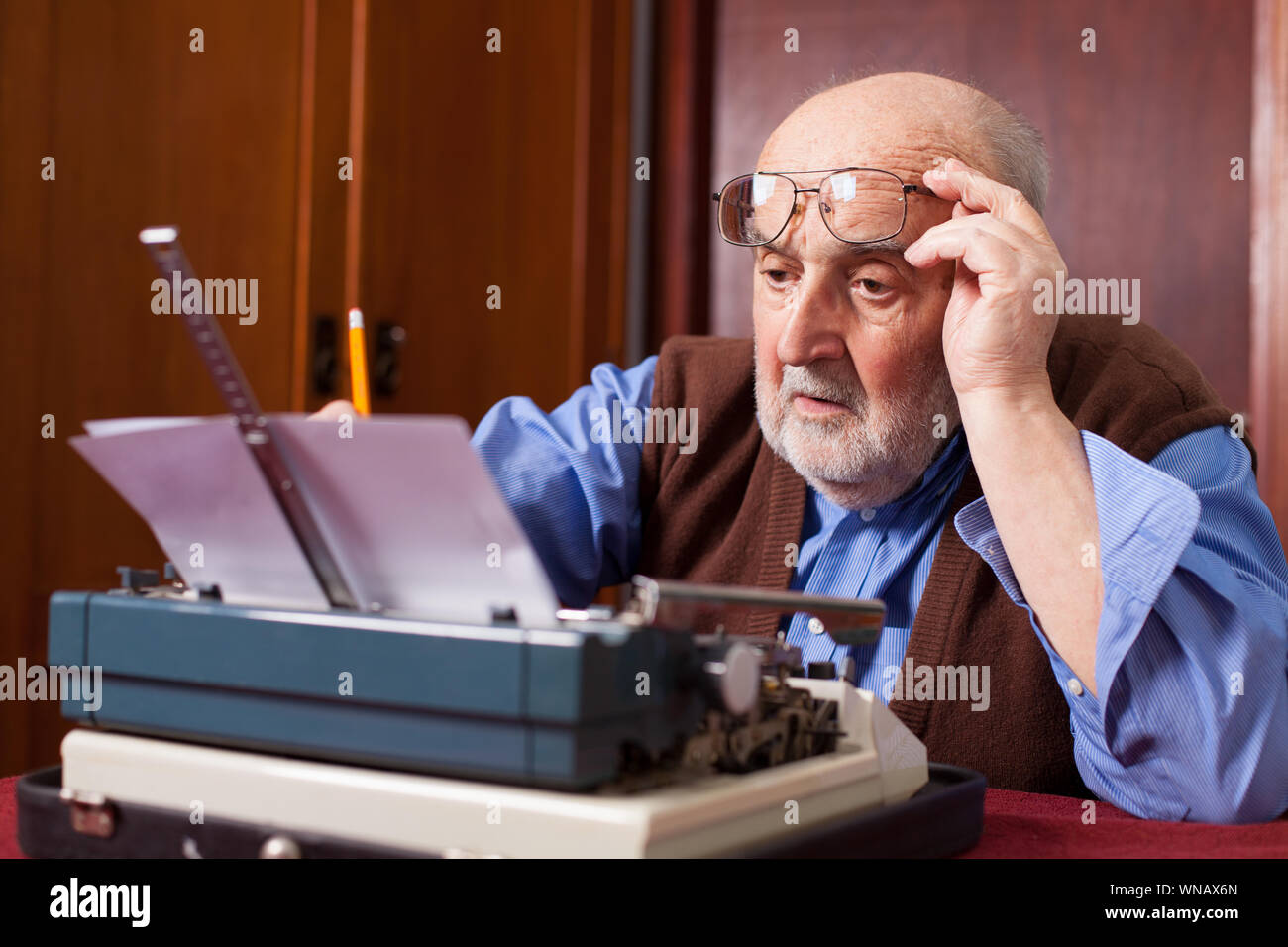 Hand typing retro typewriter machine hi-res stock photography and ...