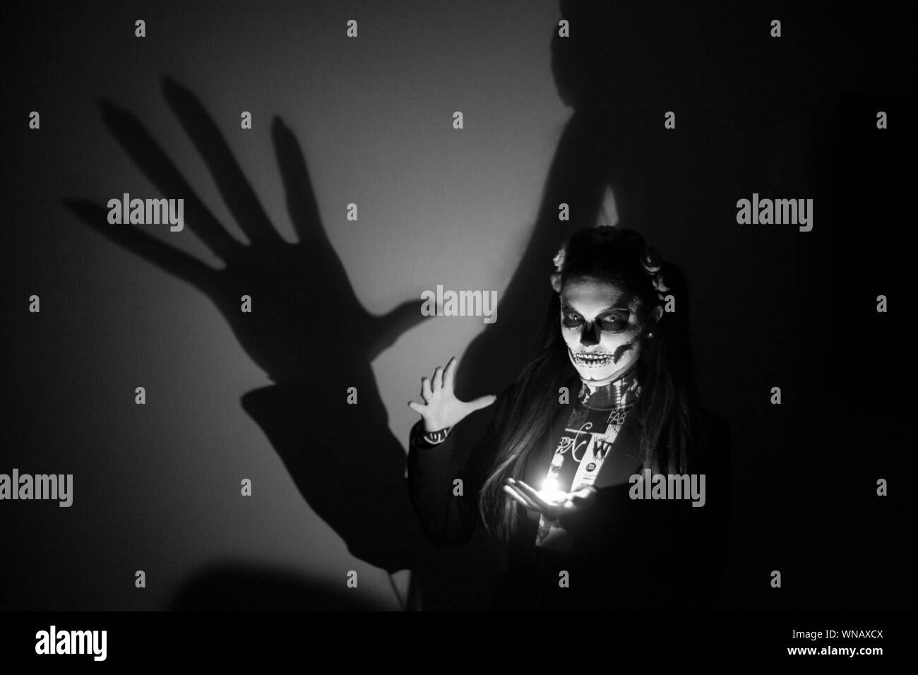 Horror lighting hi-res stock photography and images - Alamy