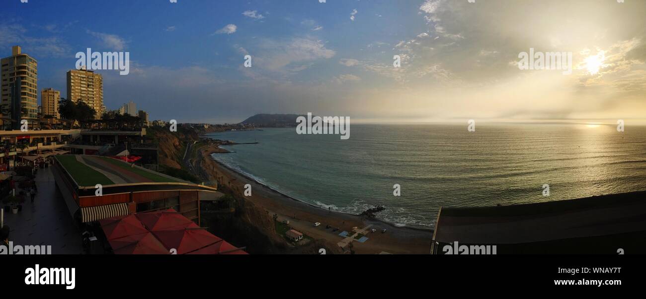 Larcomar hi-res stock photography and images - Alamy