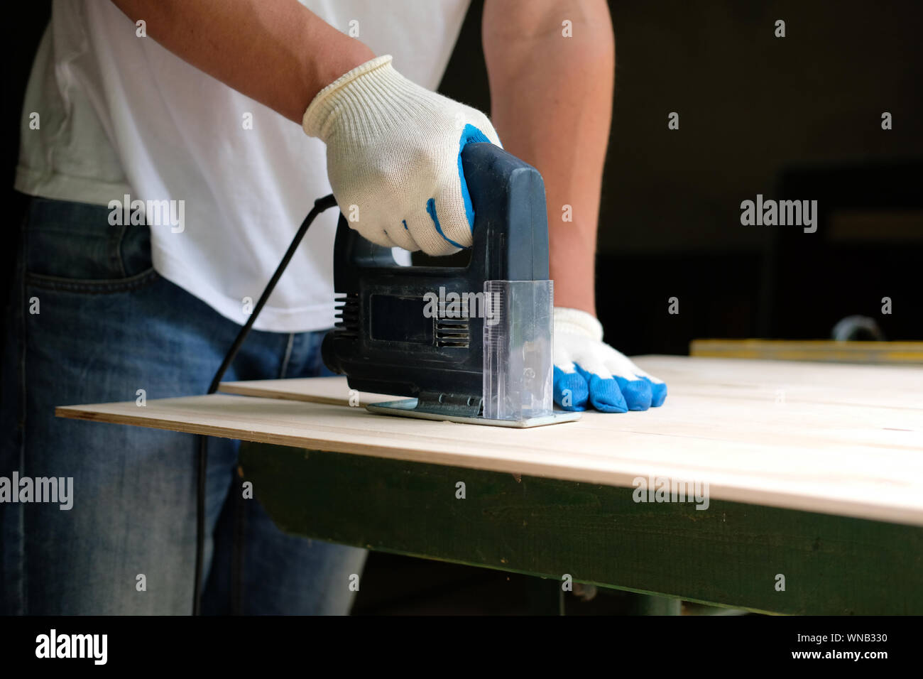 Man using handsaw hi-res stock photography and images - Alamy