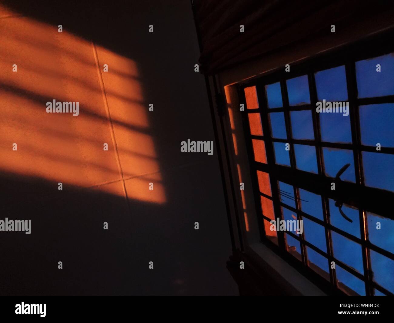 Building shadow hi-res stock photography and images - Alamy