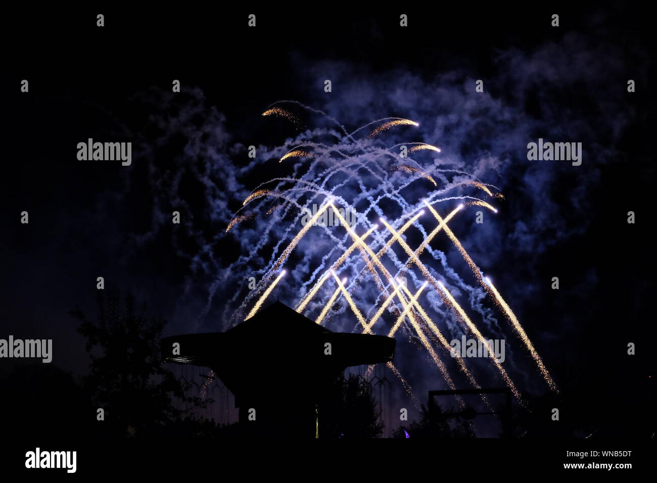 Smoke exploding hi-res stock photography and images - Alamy