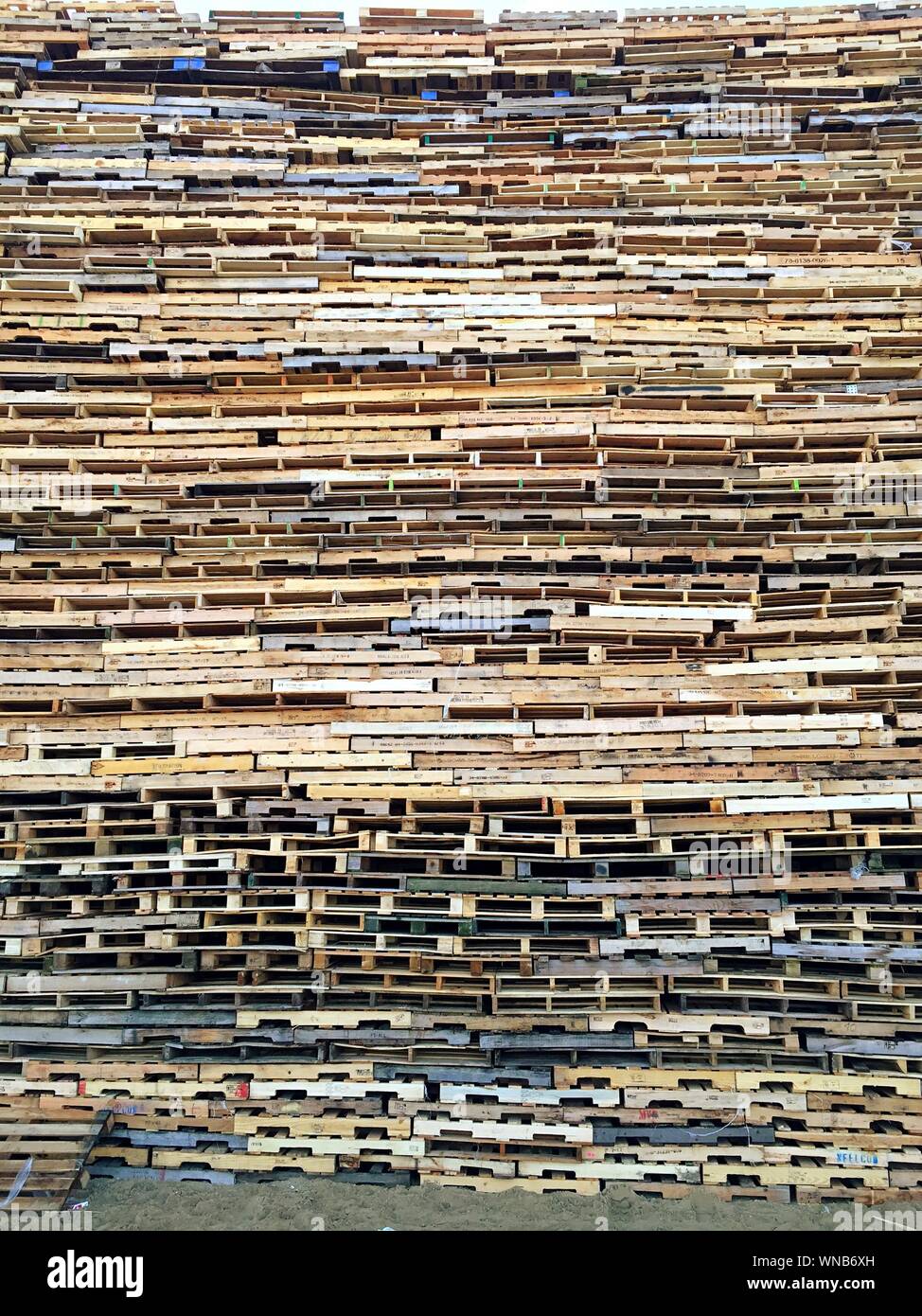 Wood pallet stack hi-res stock photography and images - Alamy
