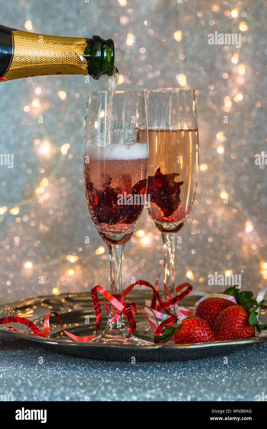 Pouring champagne glass champagne bottle hi-res stock photography and ... Pouring champagne glass champagne bottle hi-res stock photography and ...