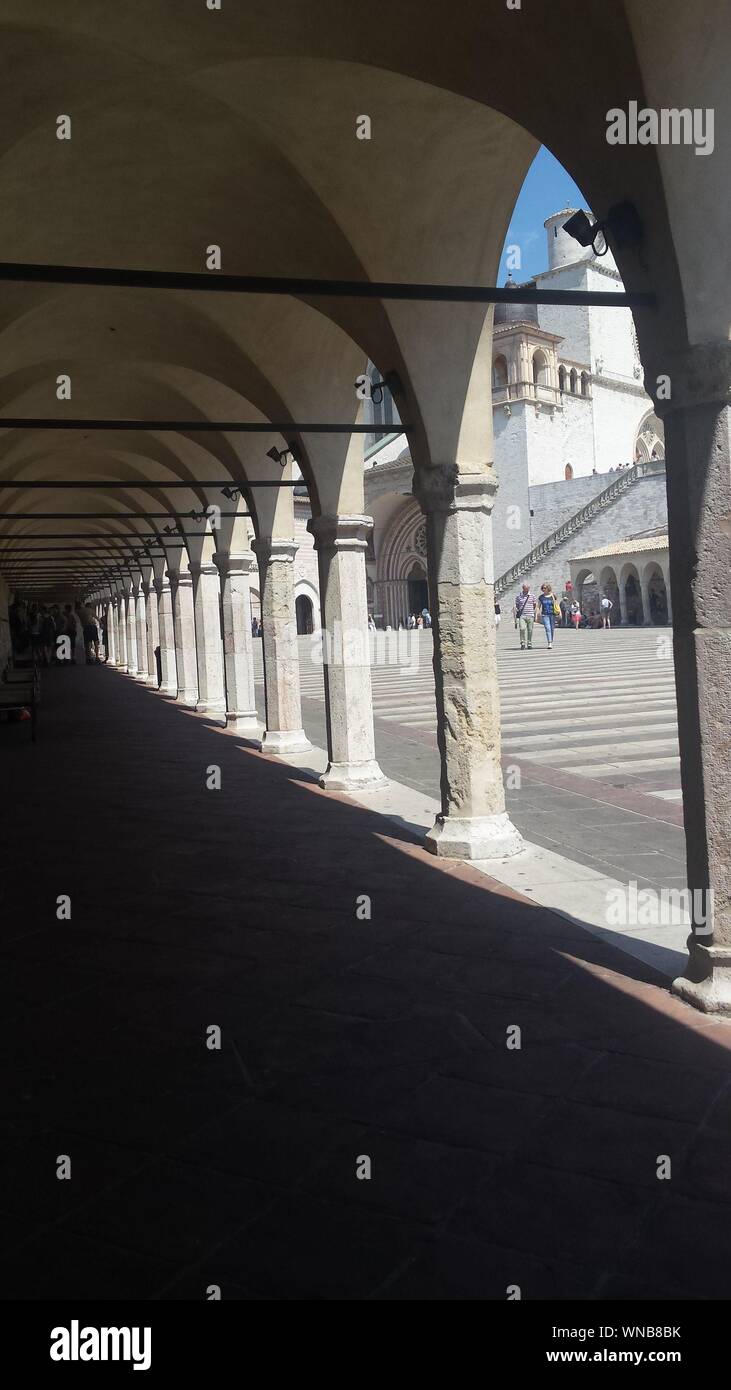Long columns hi-res stock photography and images - Alamy