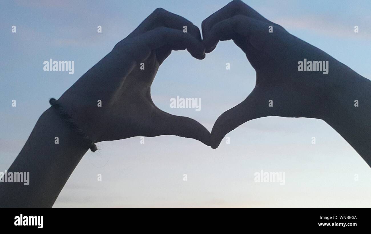 Making shapes with hands hi-res stock photography and images - Alamy