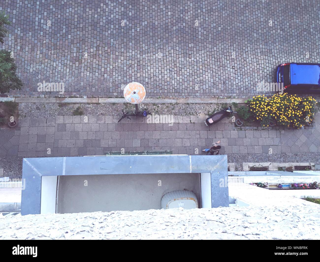 Pathway above hi-res stock photography and images - Alamy