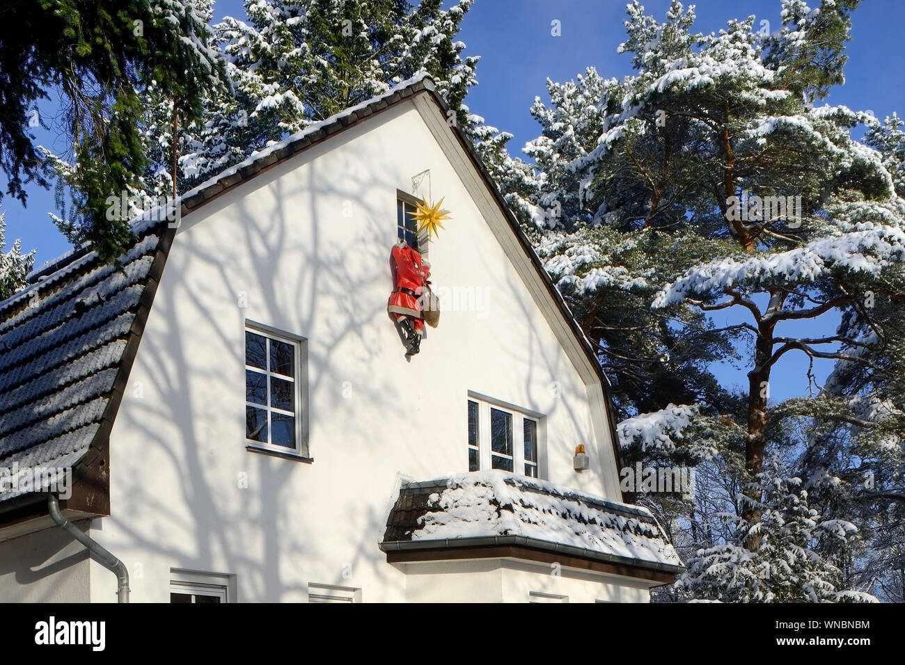 House break in hi-res stock photography and images - Alamy